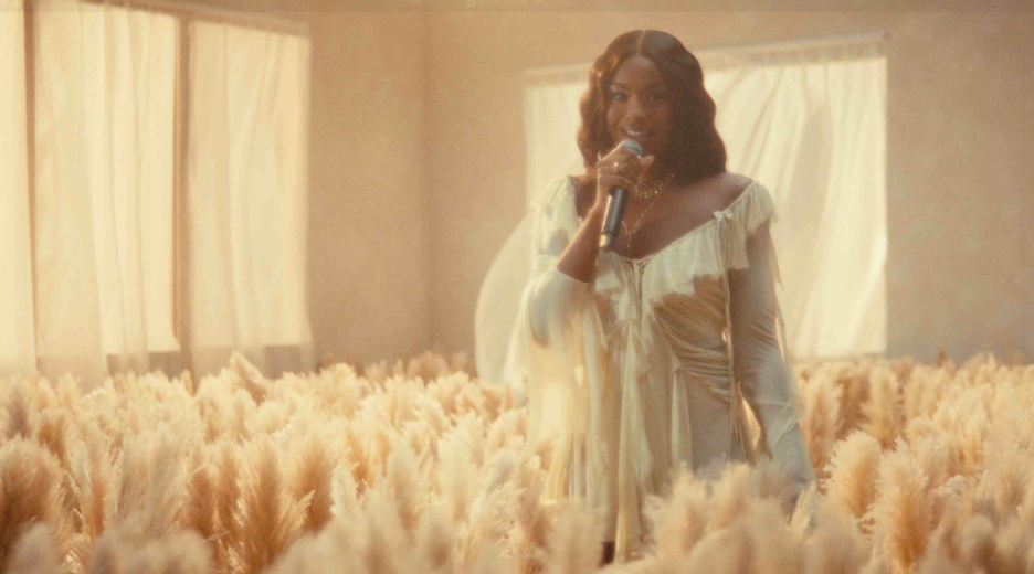Coco Jones Captivates Fans with a Soulful Live Rendition of “You ...